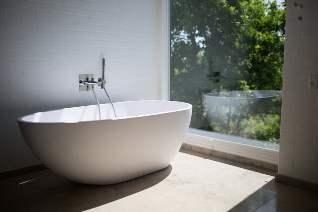 How to Clean a Bath: A Complete Guide - Elegant Showers UK